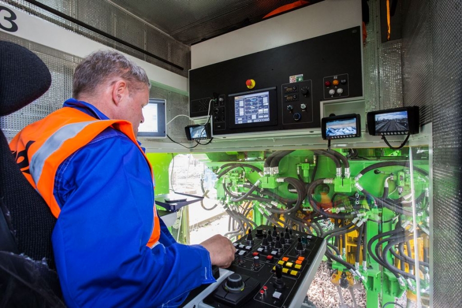 Universal tamping machine Unimat 09-4X4/4S Dynamic